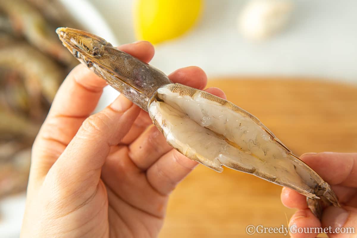 How To Devein Prawns | Greedy Gourmet