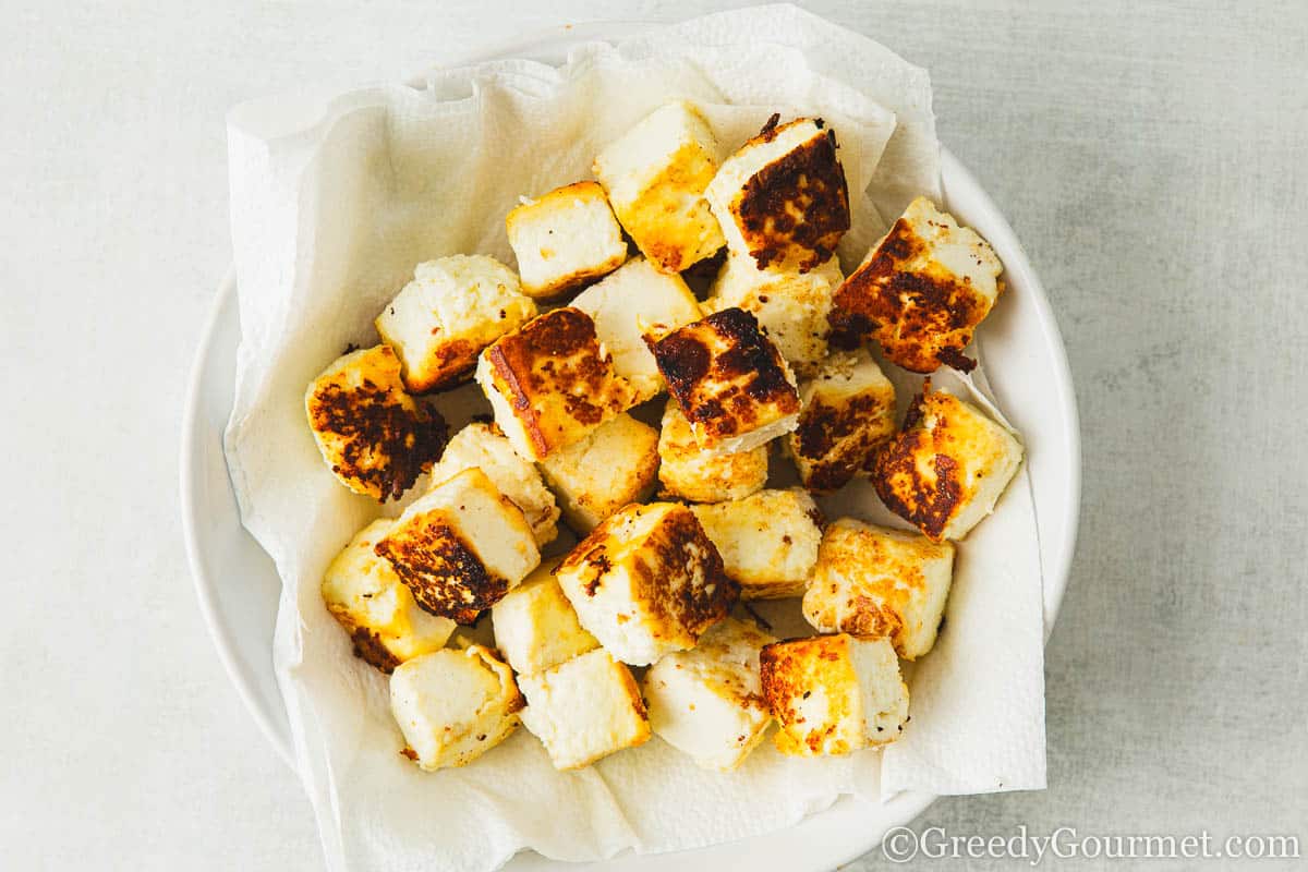 Saag Paneer - Spinach And Cheese Curry | Greedy Gourmet